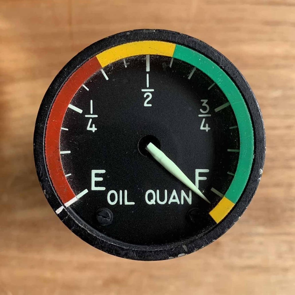 Engine oil quantity indicator - Aviation Gadgets