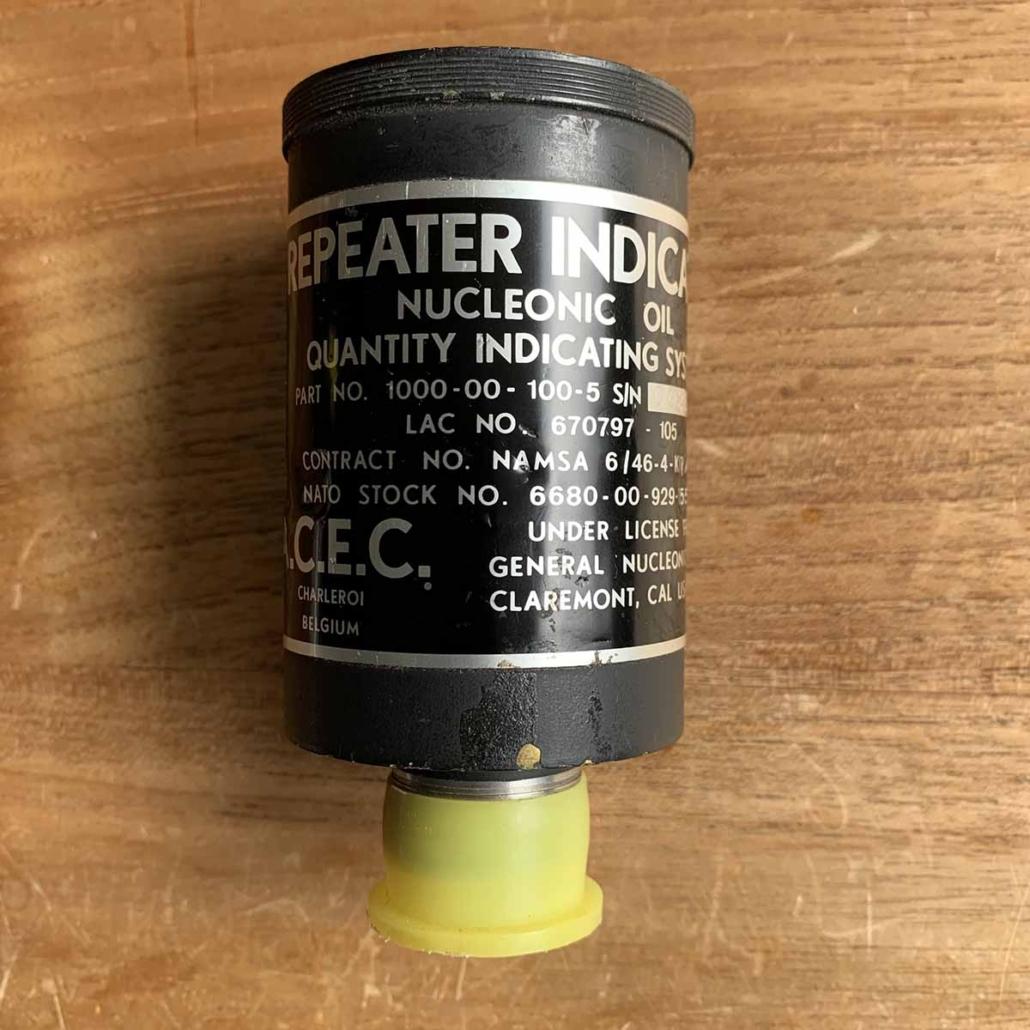 Engine oil quantity indicator - Aviation Gadgets