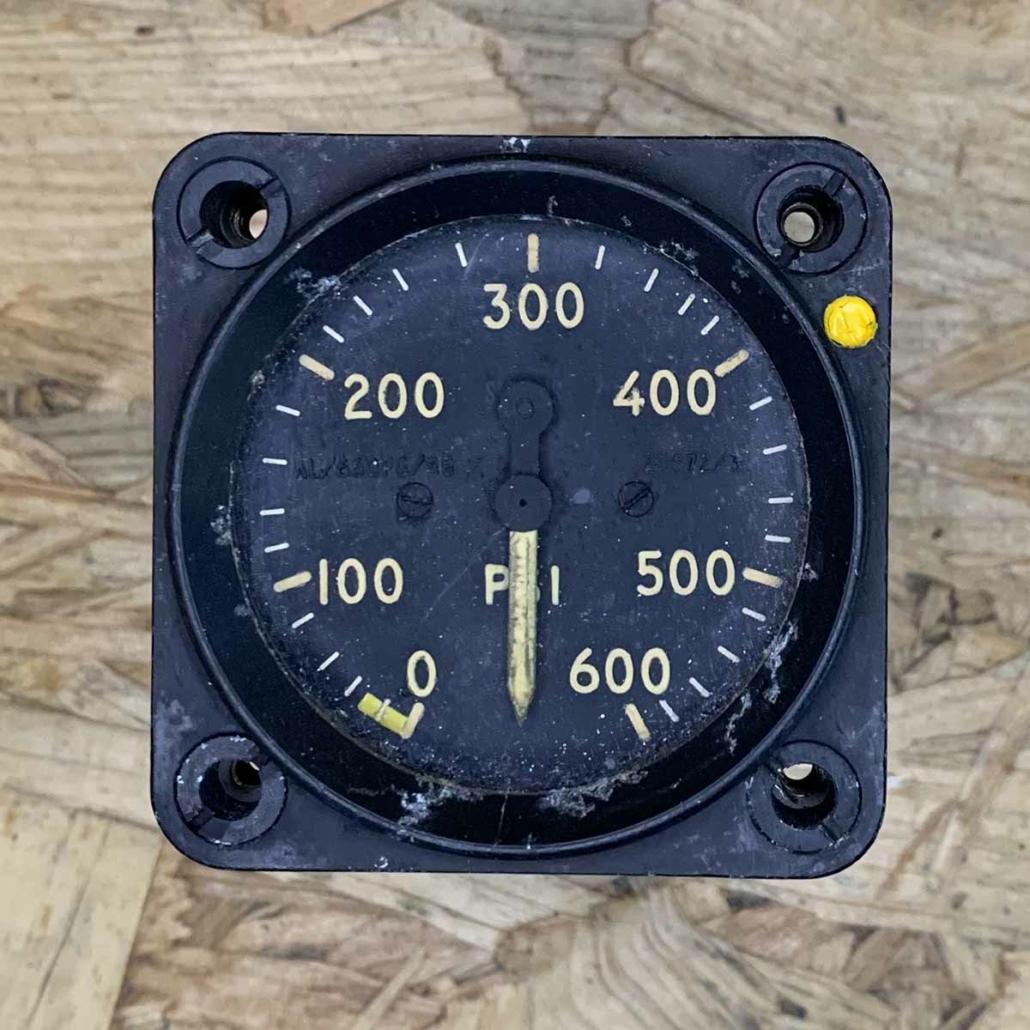 Oil pressure psi indicator - Aviation Gadgets