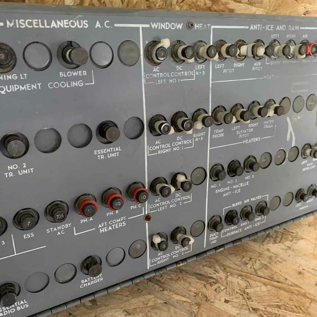 Boeing 727 circuit breaker panel - Aviation Gadgets
