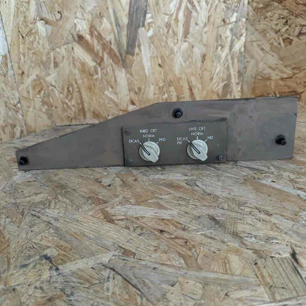 Kuwait Airways Boeing 747 9K-ADE CRT switch panel - Aviation Gadgets