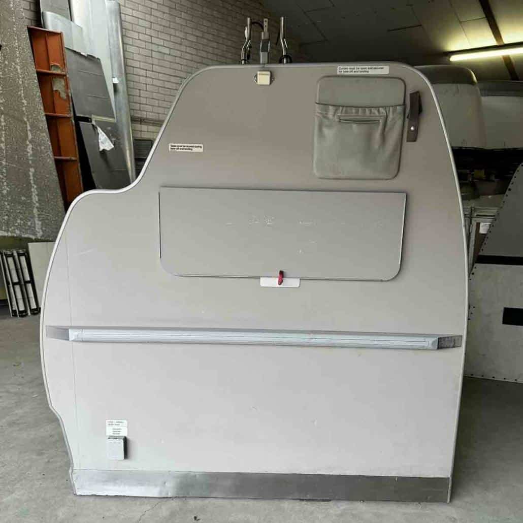 Airbus A320 partition wall - Aviation Gadgets