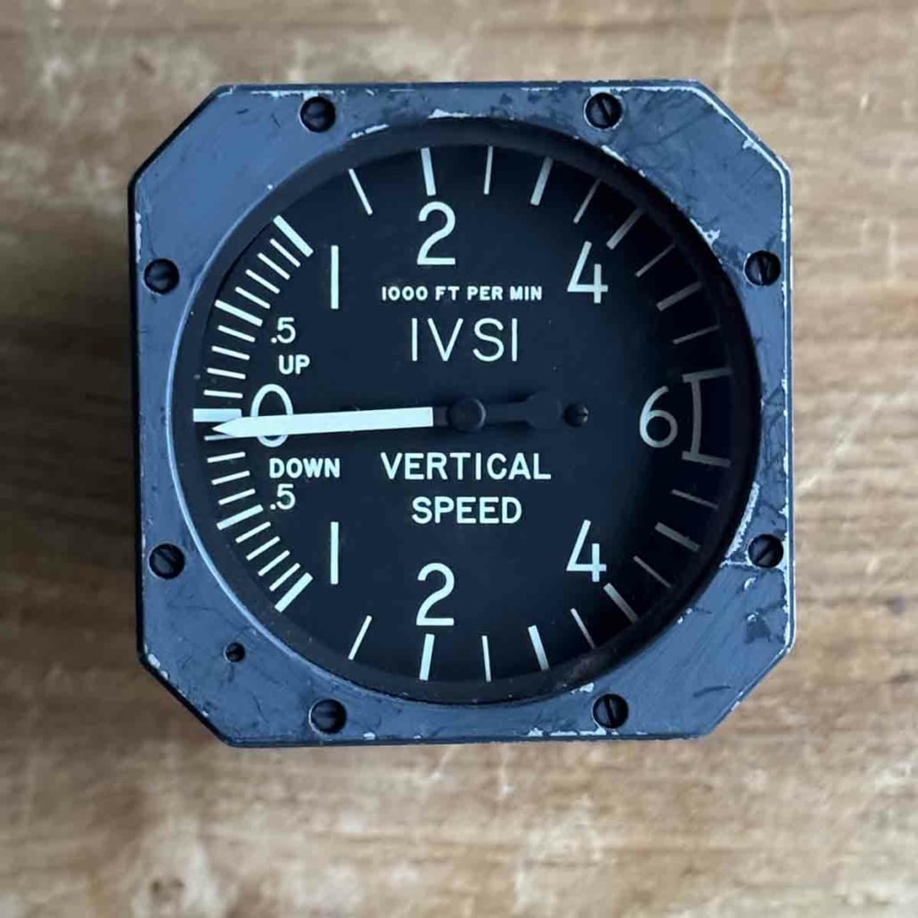 Inertial-lead vertical speed indicator - Aviation Gadgets