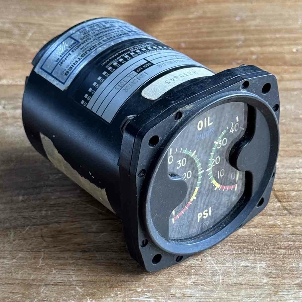 Dual gage oil pressure indicator - Aviation Gadgets