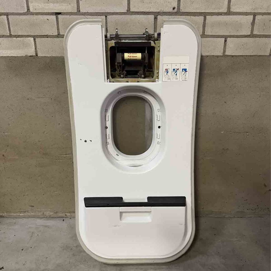 easyJet Airbus A319 EI-GUD emergency exit hatch - Aviation Gadgets