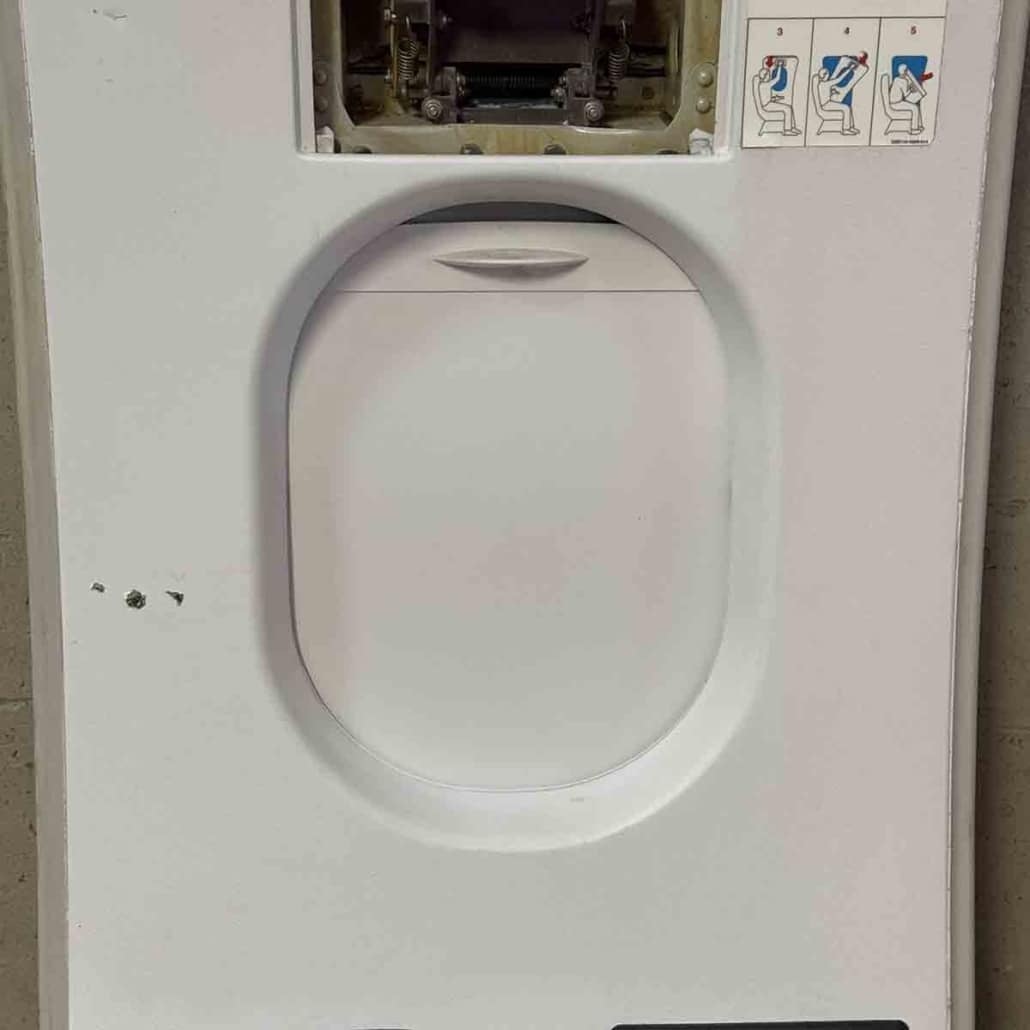 easyJet Airbus A319 EI-GUD emergency exit hatch - Aviation Gadgets
