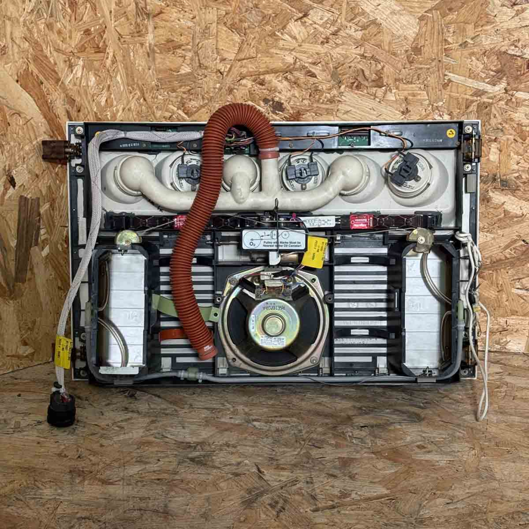 Boeing 737 passenger service unit - Aviation Gadgets