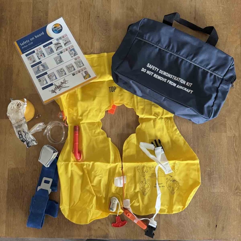 Aircraft safety demonstration kit - Aviation Gadgets
