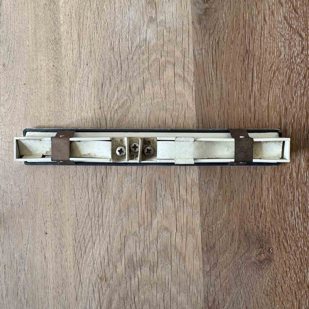 Boeing 747 fasten seatbelt and no smoking sign - Aviation Gadgets